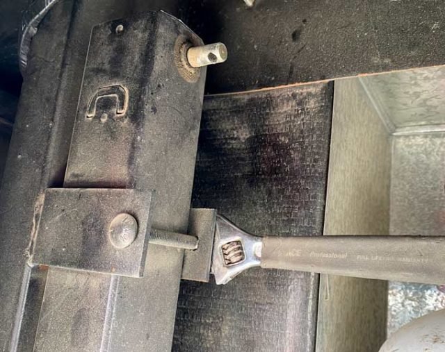 How to Fix Fifth Wheel Legs Part 1: Replace Landing Gear Leg