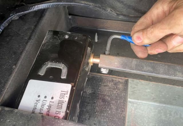 How to Fix Fifth Wheel Legs Part 1: Replace Landing Gear Leg